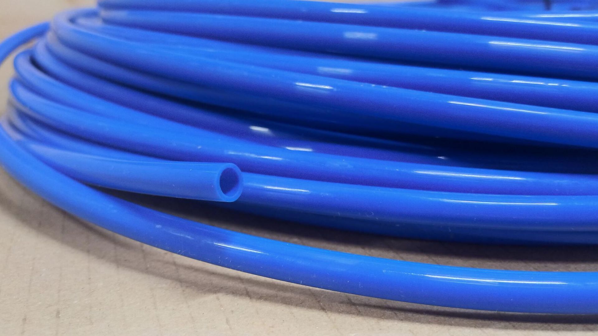 Teflon hoses and push-in fittings for compressed air | Alfotech